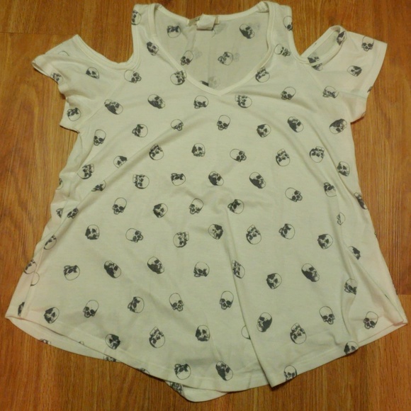 gaze | Tops | Cold Shoulder White Skull Flowy Tee | Poshmark